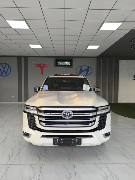 Toyota Land Cruiser 300 V6
2022 год
Пробег 14000
Объём двигателя: 4.0