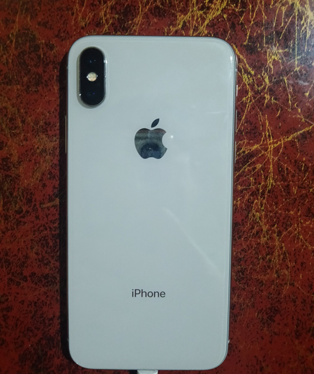 Iphone  x usta koʻrmagan