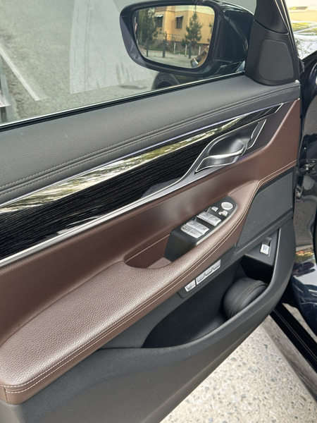 Срочно продаётся BMW 740i
