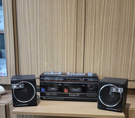 Продаётся магнитола  ELECTRONICS  . Производства Германия.