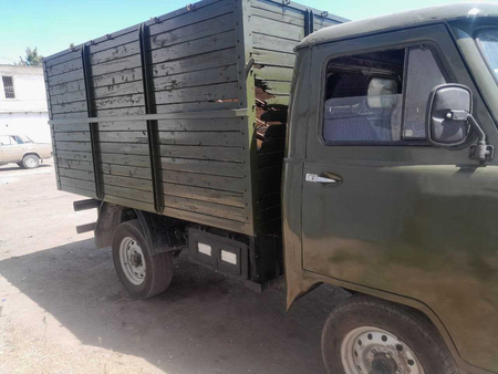 Yengil yuk mashinasi UAZ3303 sotiladi