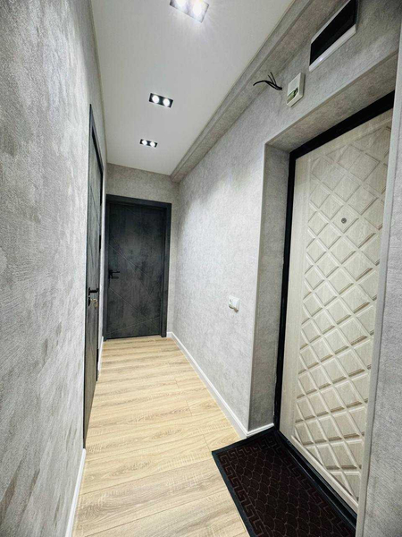 Ц-4, кафе Централ, продается 2х ком.квартира