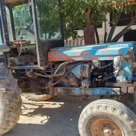 Traktor 28 sotiladi narhi keliwtirib bervoraman