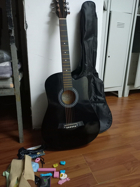 Gitara Akustik o\\\'rganishga qulay