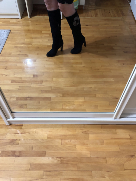 Продаю  женские замшевые сапоги
