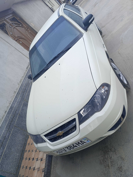 Nexia2 1.6 dons Full 2015 rangi qaymoq. Prabeg 8000. Kraska tozza