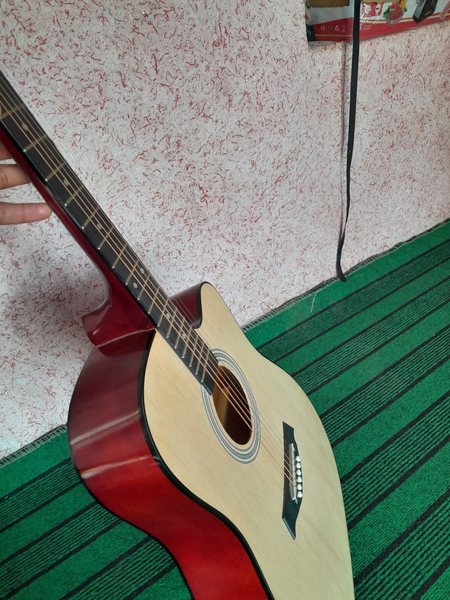 Aousstc gitara Holati Yangi
