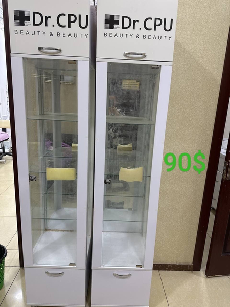Продаются шкафы для салонов красота