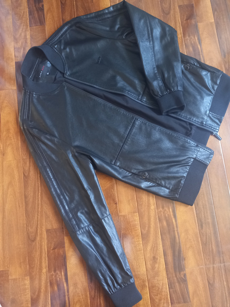Мужская чёрная модная куртка ZARA кожазаменитель размер 2хL 48,50