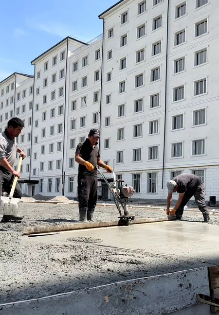 Kvartira sotiladi sròchna 2 etaj 4 hona honalar qora suvoqda