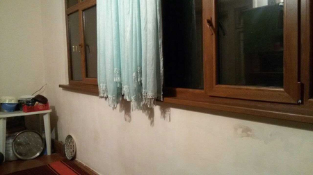 Qarshi shahri markazida 7-m.t.da 3 xonali 4 qilingan 93 kv uy sotiladi