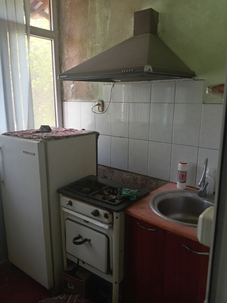 Жихозлари билан 2 хонали квартира сотилади