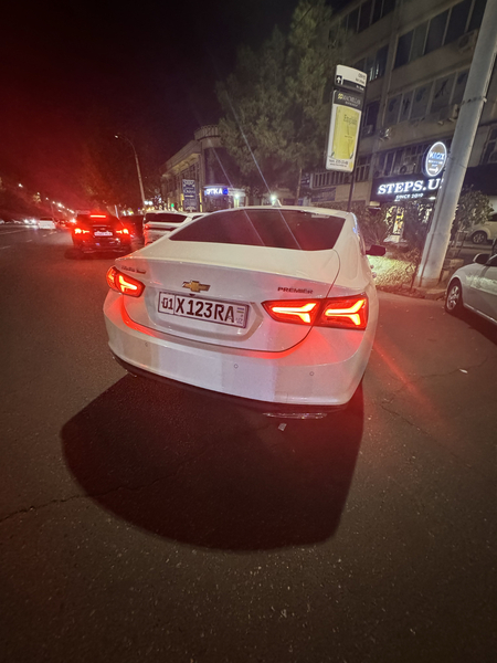 Malibu 2 atmosferniy 2018 sotiladi.Oq rang