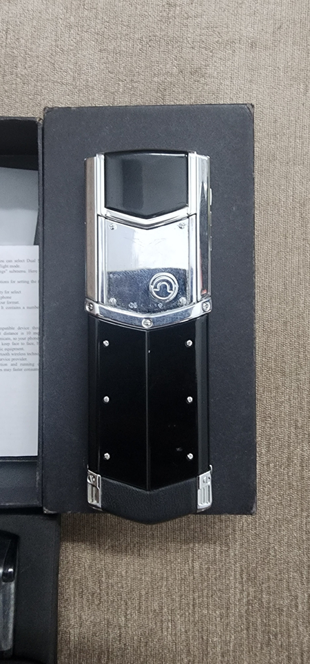 VERTU hali yangi RM-266V