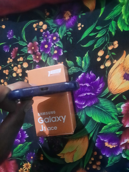 Samsung J1 ace xolati yaxshi