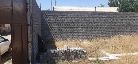 12 sotix yer sotiladi, mo'ljal Bo'stonliq tumani Tovoqsoy sanatoriyasi