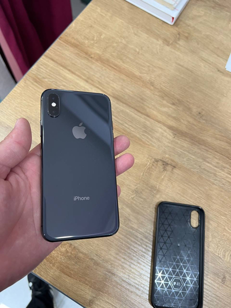 Iphone XS  srochna sotiladi