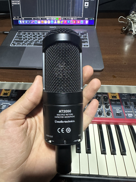 студийный микрофон audio-technica