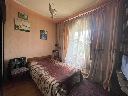 Продаётся квартиры 3/5/5 на Юнусабадском районе 10-й квартал (J2422)