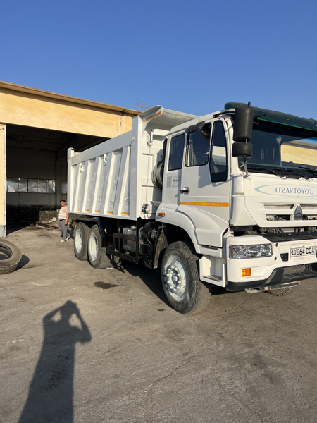 Howo sinotruk 336 golden priss
