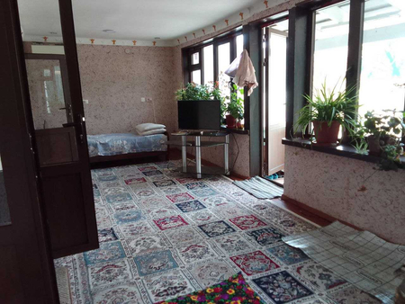 Vokzal hududida hovli sotiladi!