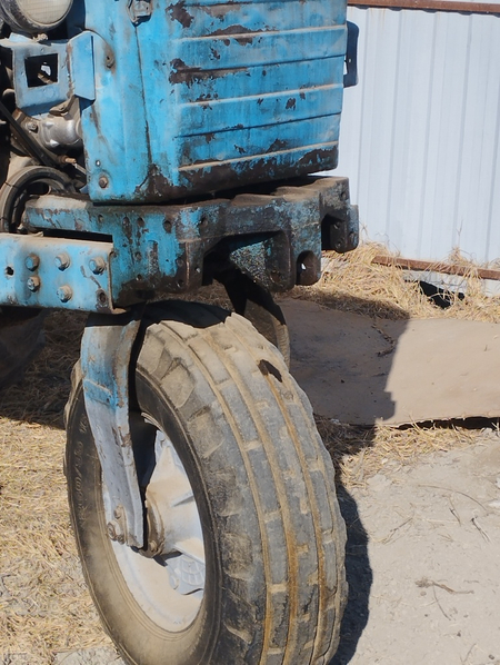 traktor 28 sotiladi