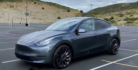 TESLA model Y performance SKIDKA !