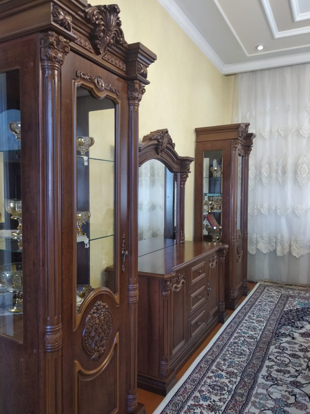 Mebel sotiladi .