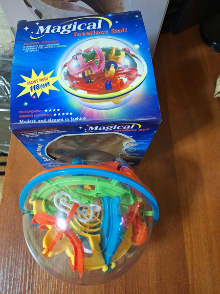 Игрушка шар-лабиринт