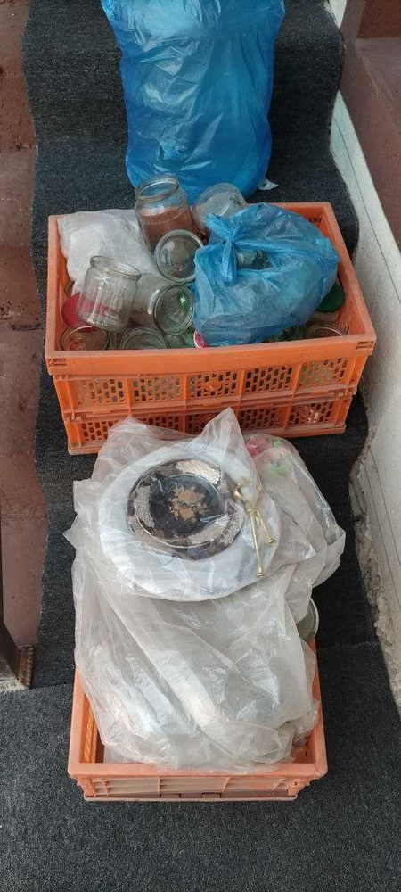 100 tacha har hil bonkalar sotiladi. 1 L, 0.5 L, 0.75 L