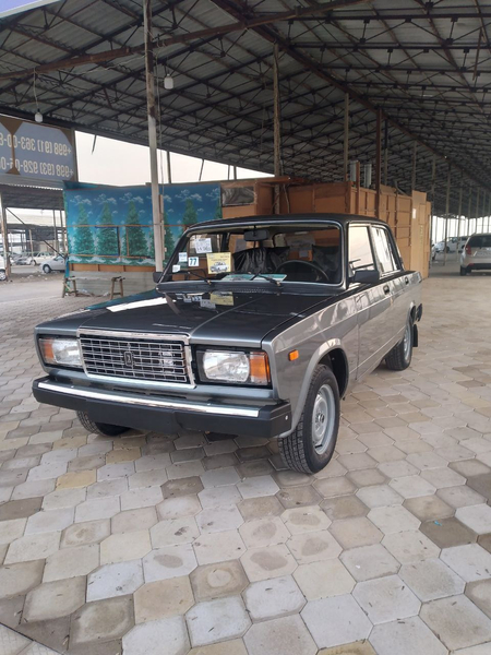 Vaz 2107 sotiladi