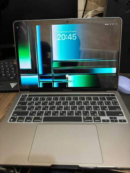 Macbook Pro M2 silver 13 dyum full sotiladi. Holati ideal Obmen bor