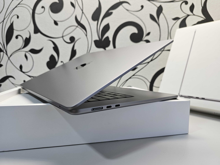 ПРОДАМ Macbook Air 15
