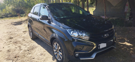 Lada Xray cross  bir qoʻl moshina