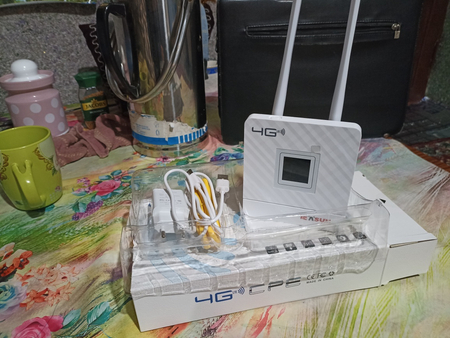 4g wi-fi router sim karta bilan ishlaydi.