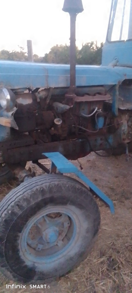 Traktor sotiladi
