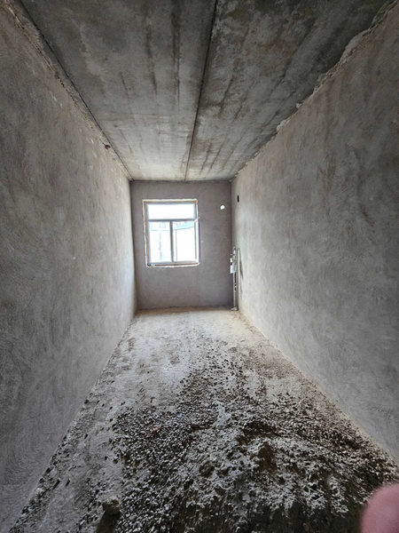 2 xonali 80m² 5-qavat uy sotiladi.