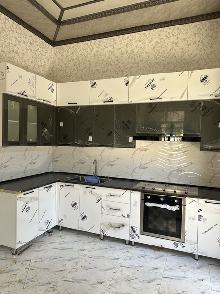 Кухонные гарнитуры из акрила