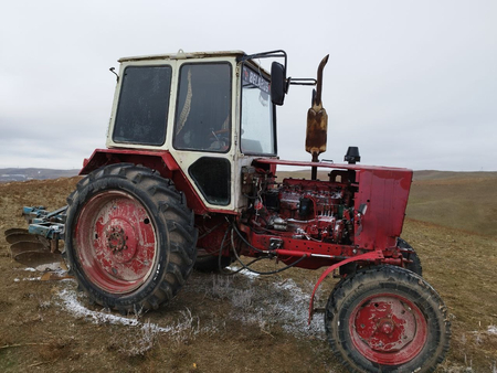 Traktor sotiladi