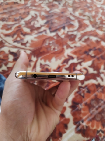 Samsung S10 5G sotiladi 8/256 sastayanasi yaxshi usta kormagan.