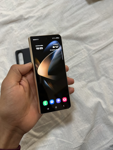 Samsung z fold 4