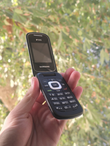 Samsung GUSTO 3 Hong Kong Versiya rangi ko\\\'k