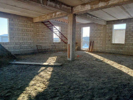Shofirkon tumanida noturar bino sotiladi
