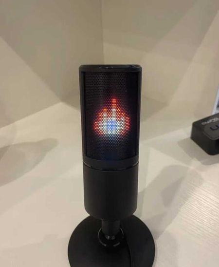Razer Seiren Emote