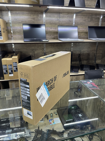 Asus ZenBook Q415M