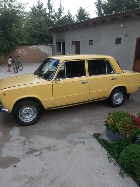 Vaz 2101 sotiladi