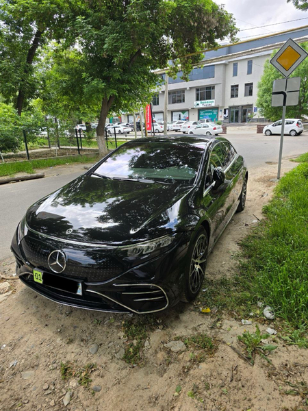 Mercedes EQS 450+ Naqdga yoki Nasiya Savdoga Sotiladi.