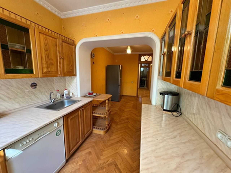 Отличная 4-комнатная  2/6 Эт квартира на Кары-Ниязи, 120 м² (J3682)