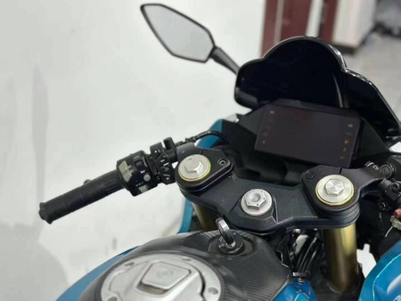 Mototsikl sotilad CF moto 250i