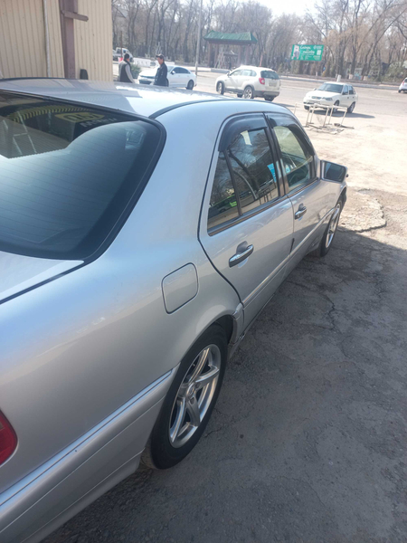 w202 c 180 Mercedes Benz 1993